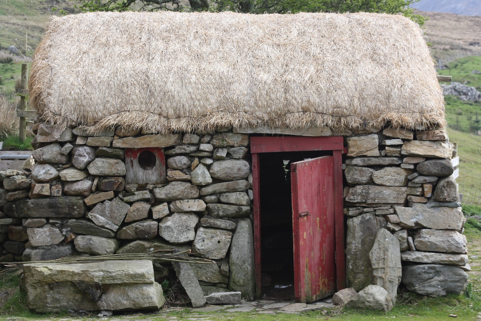 The Road Awaits...: Irish Barns!