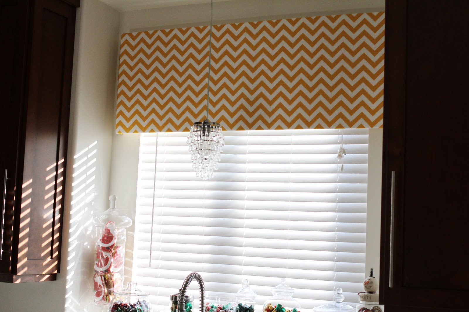 Talkin' Chow Playin' House: Christmas Candy & Pelmet Box