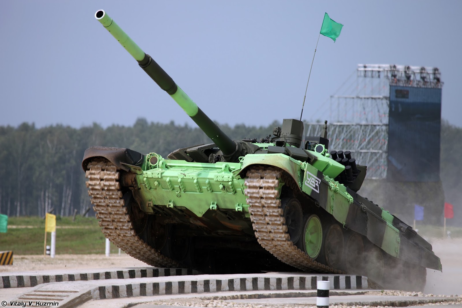 THAIDEFENSE-NEWS: Tank Biathlon Russia T-72B3M Vs China ZTZ-96B