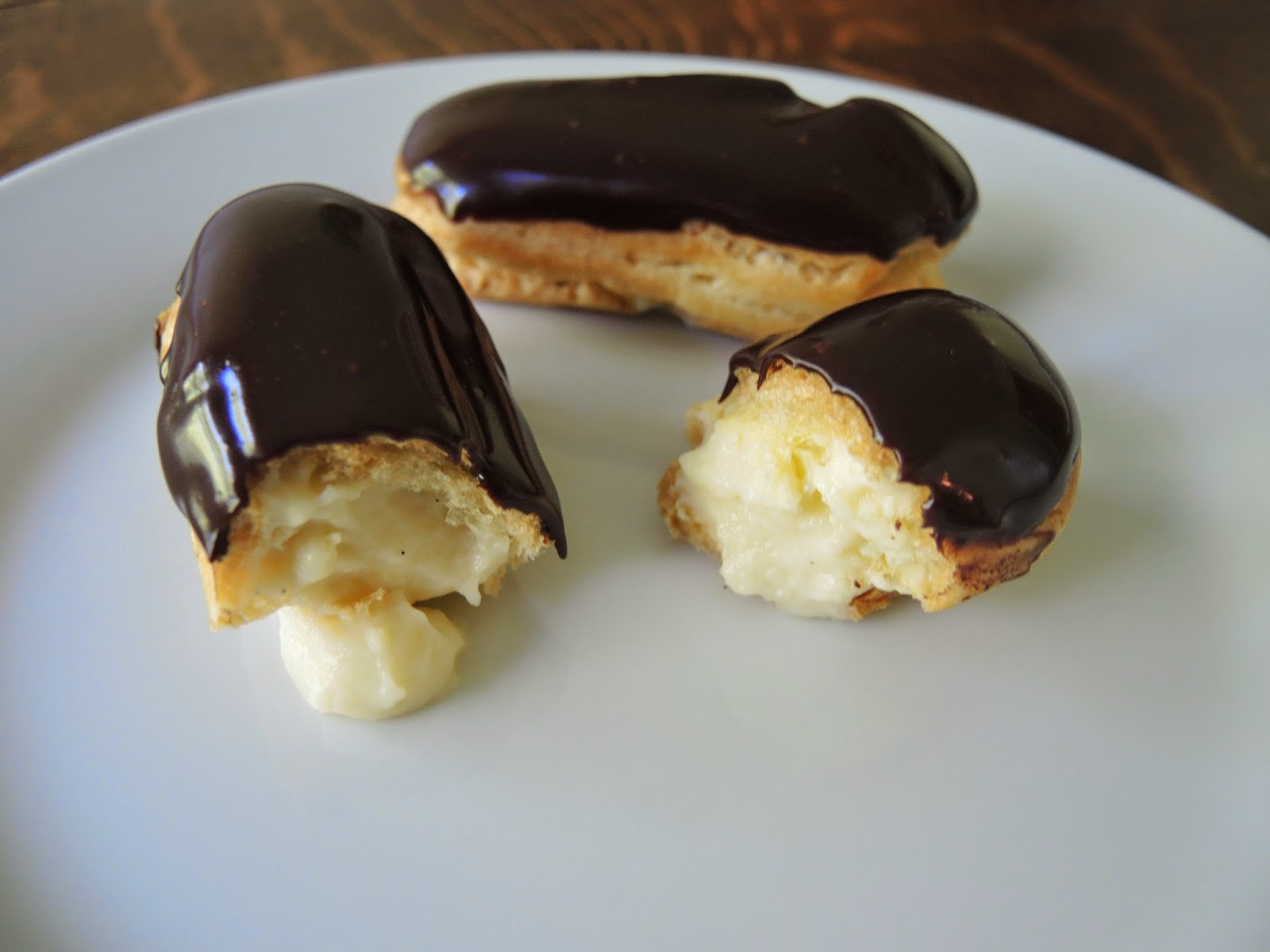 Kitchen and Cake: Vanilla Eclairs with Chocolate Glaze