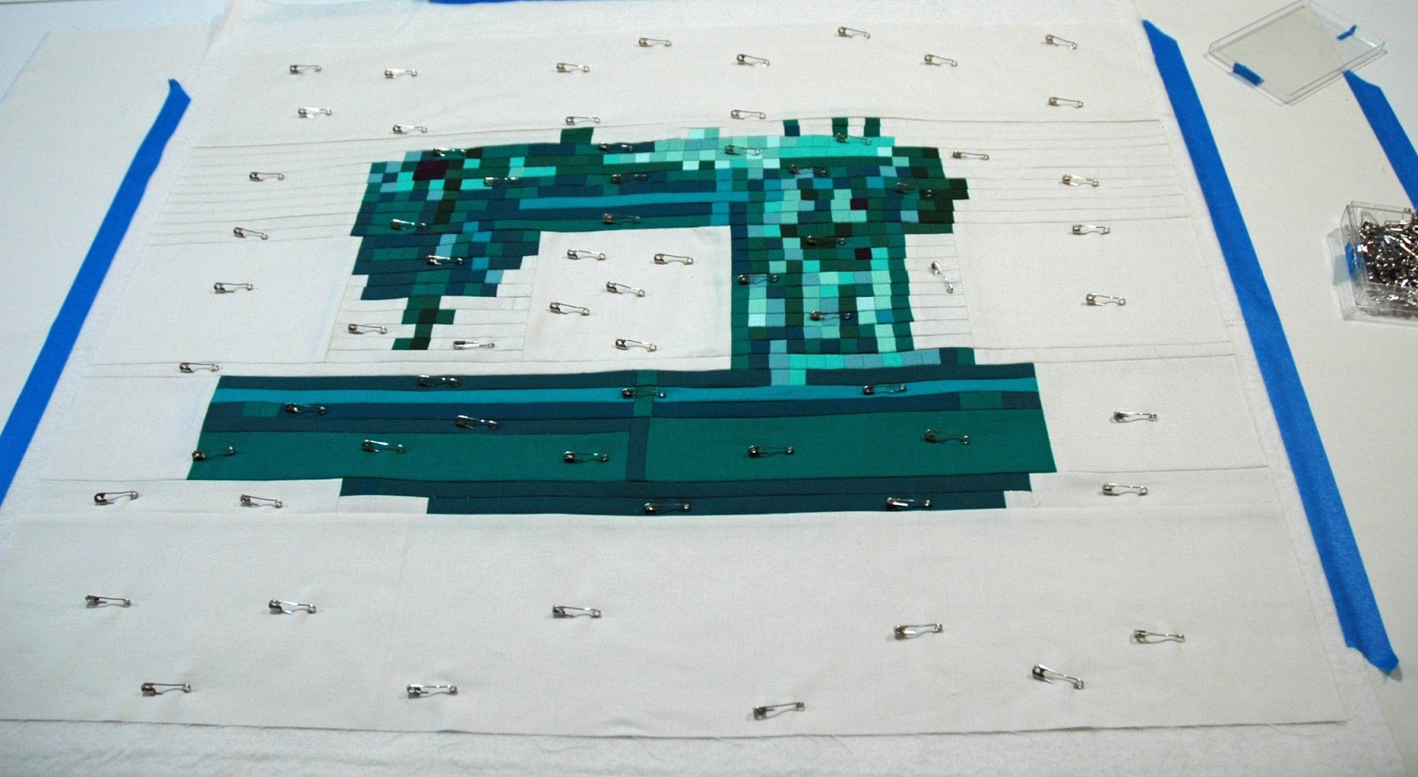 Sew at Home Mummy: Blogger's Quilt Festival: my pixelated sewing machine