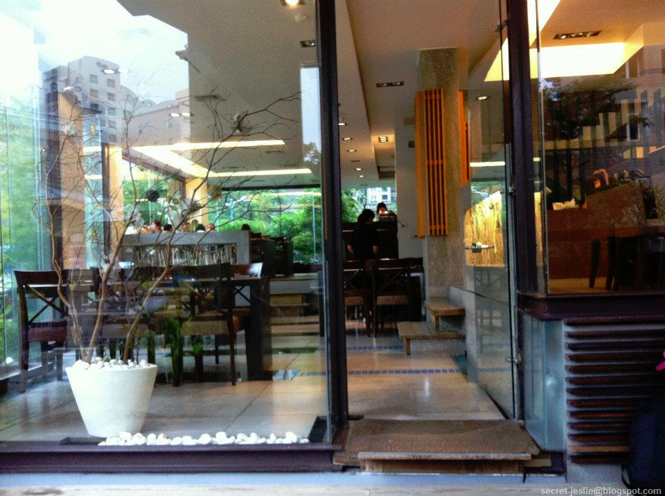 杰斯丽秘密花园 secret-jeslie: 15.11.11 - 星期二 - 和风早餐 - 四福结德庙 - 天禄艺术中心 - 台湾布袋戏秀 【续】