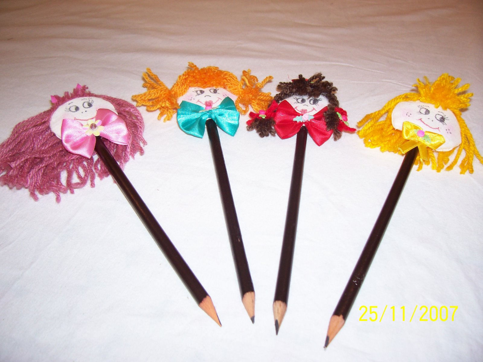 Verinharte: Lápis com Ponteiras em EVA e Tecido