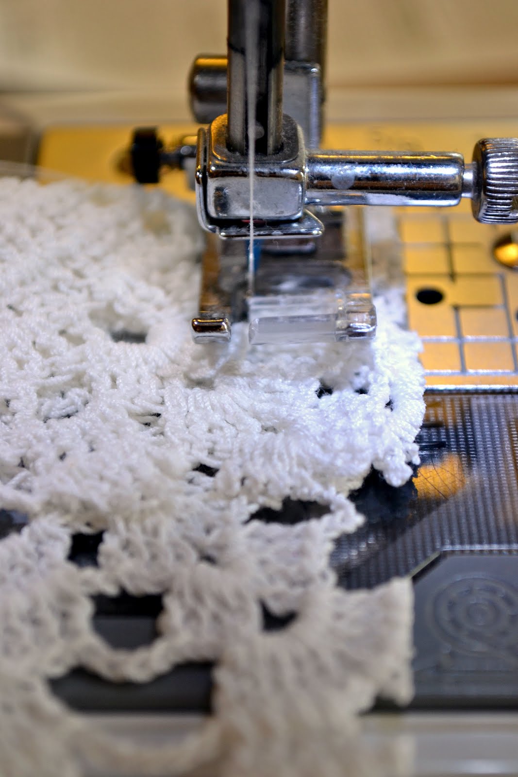 the pink couch: Doily Envelope- Tutorial