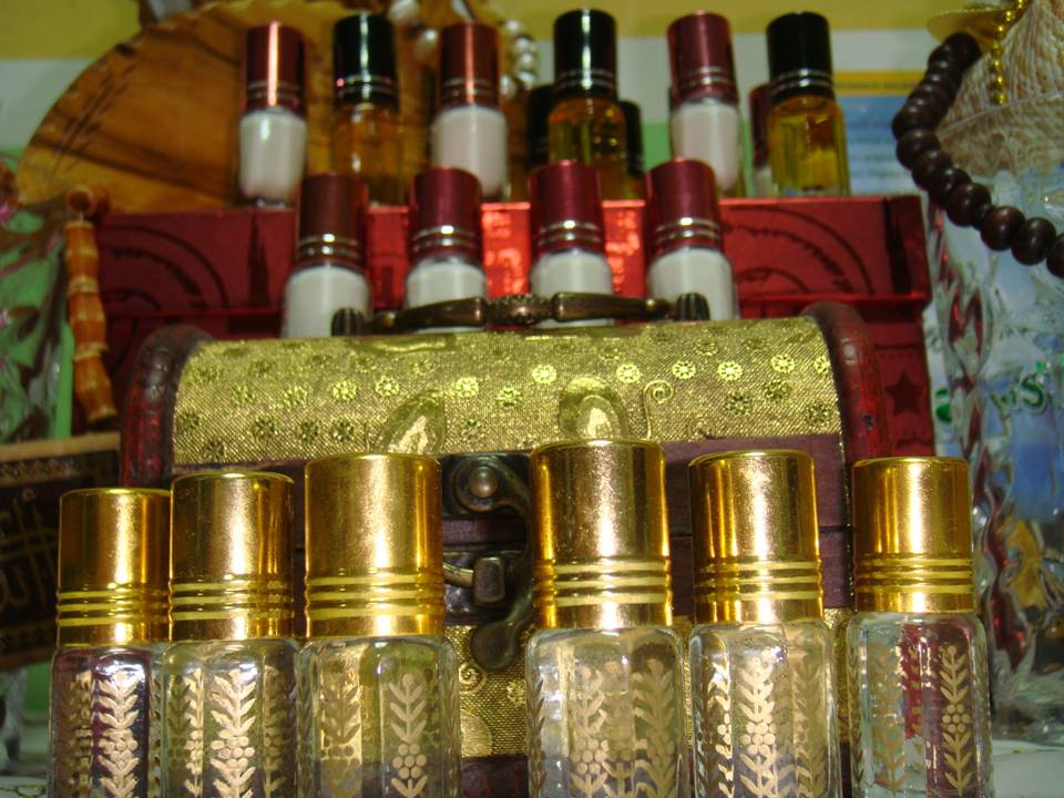 AINA & IKHWAN KASTURI: GAMBAR - GAMBAR TENTANG ASAL KASTURI DAN KHASIATNYA