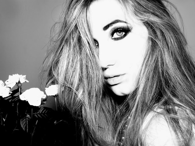 Teclye Christy News: Teclye Christy women for black and white.