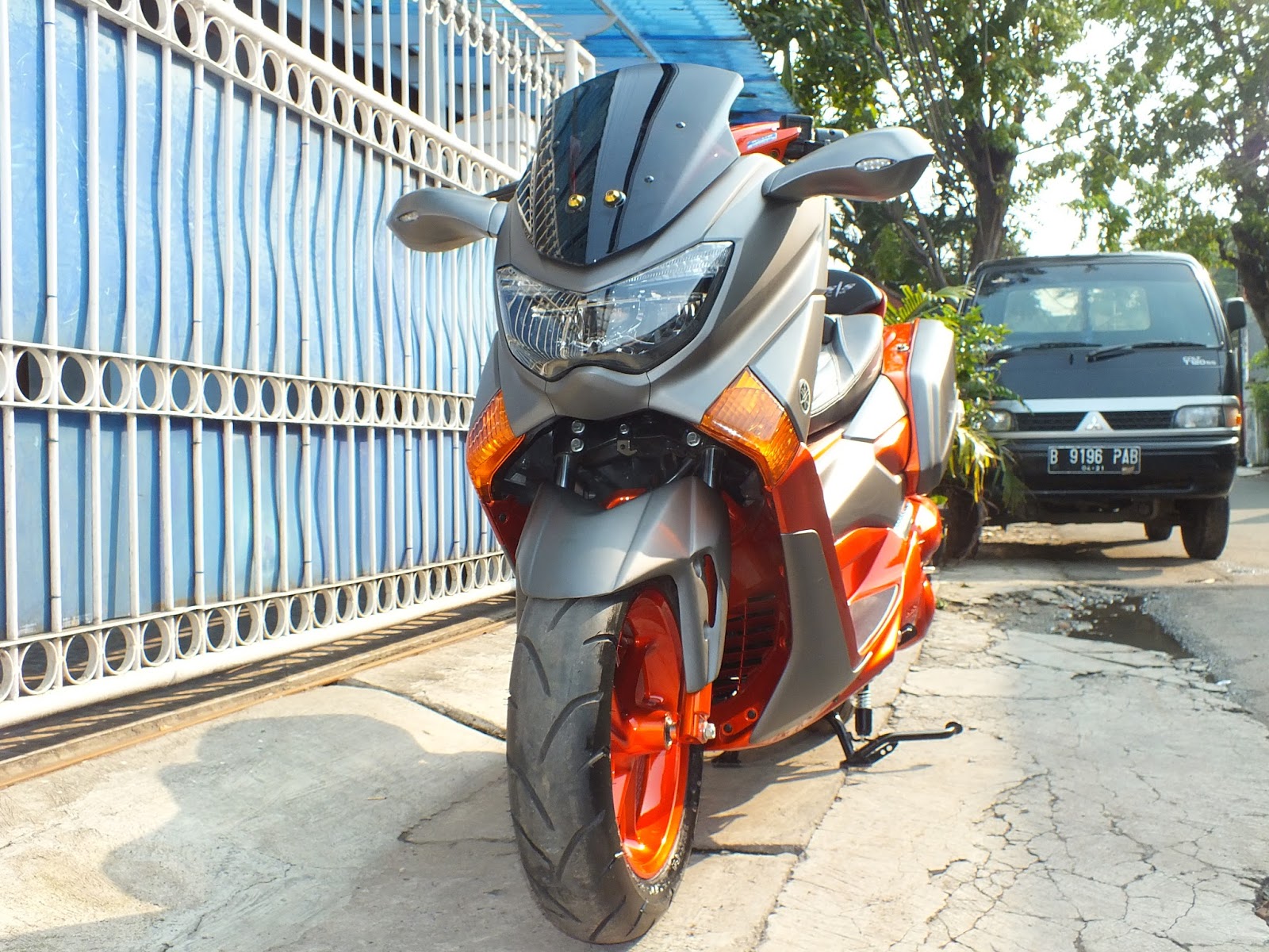 Ngecat MOTOR: YAMAHA NMAX CUSTOM PAINT TWO COLOR GUN METAL & ORANGE CANDY