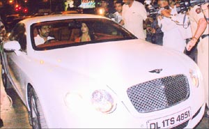 Abhishek In His Bentley CGT with Aishwarya Rai Bachchan ~ Celebrity ...