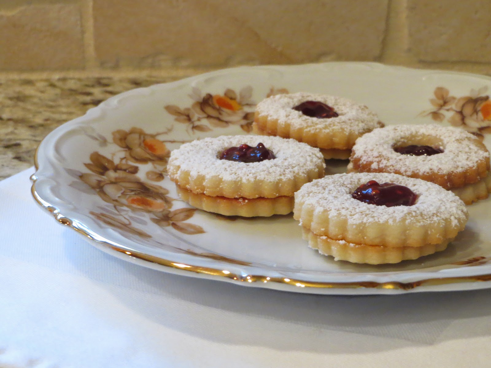 Kitchen Cactus: Spitzbuben (Swiss Butter Cookies with Jam)