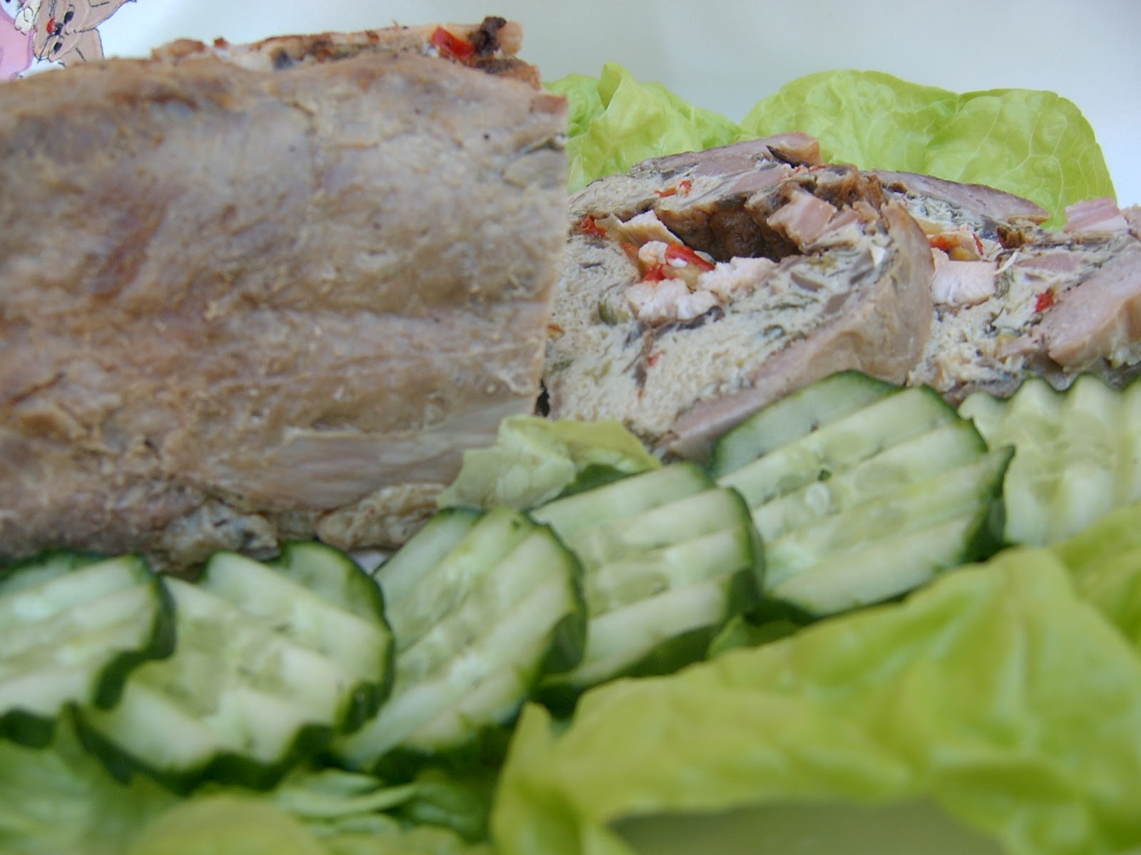 Rulada de porc cu pui si ciuperci