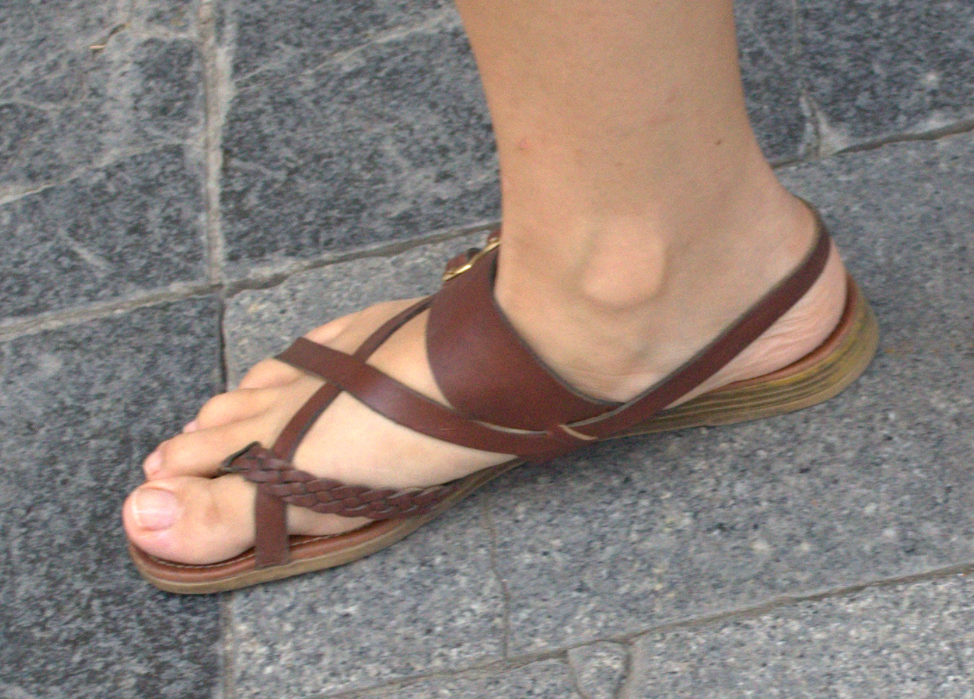 candid turkish girls feet: dominant turkish lady awesome candid feet ...