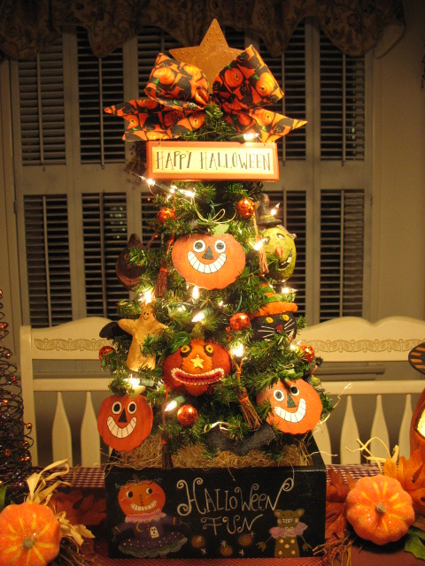 Country Creations By Denise: New Pumpkin Head Halloween Tree!!!!!