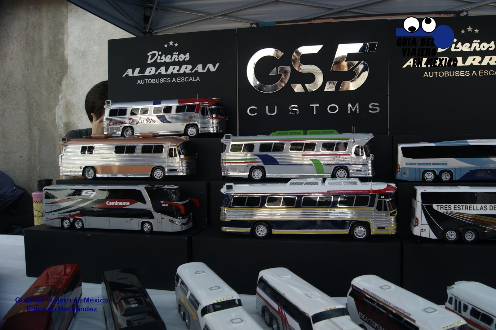 Hermosos modelos a escala