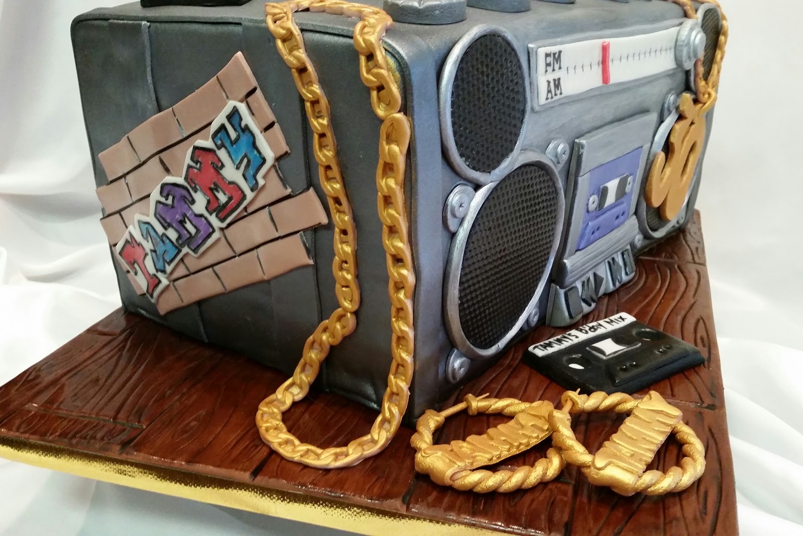 MyMoniCakes: Boom box cake with gold chain & hoop earrings