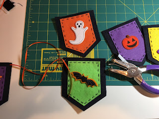 Rae's Arts and Craft Blog: Quick and Easy Halloween Pennant Banner