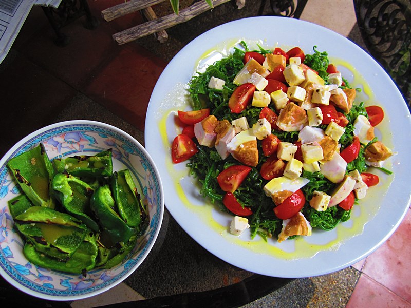 GET IN MY BELLY!: Pako Salad