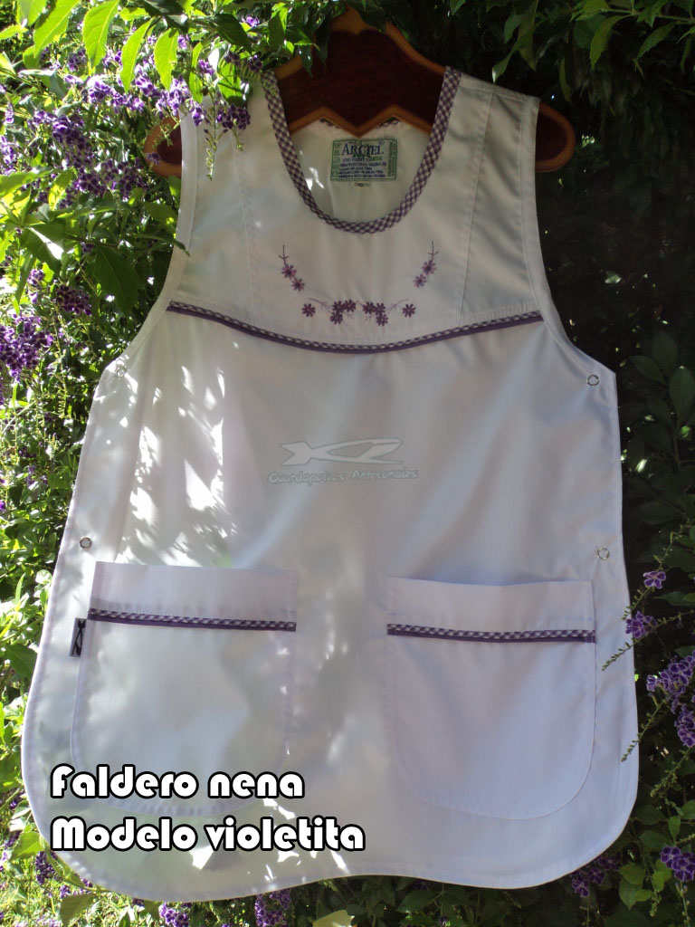 Guardapolvos Artesanales: Faldero nenas Base Blanco