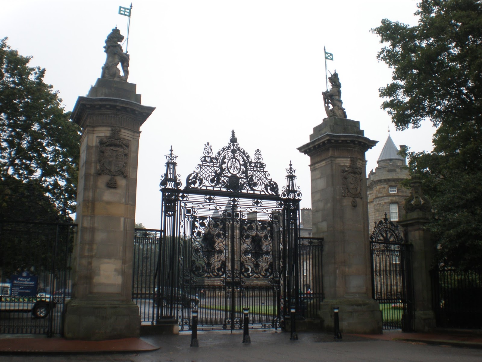 A Quick Guide To Edinburgh. The Hogwarts-esque Scottish Capital! - The ...