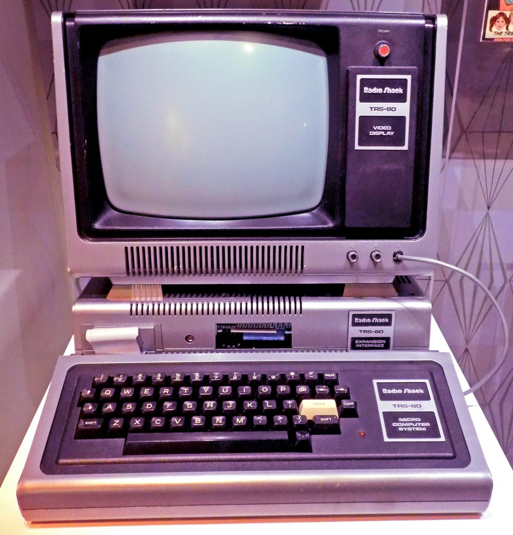 Retromobe - retro mobile phones and other gadgets: TRS-80 Model I (1977)