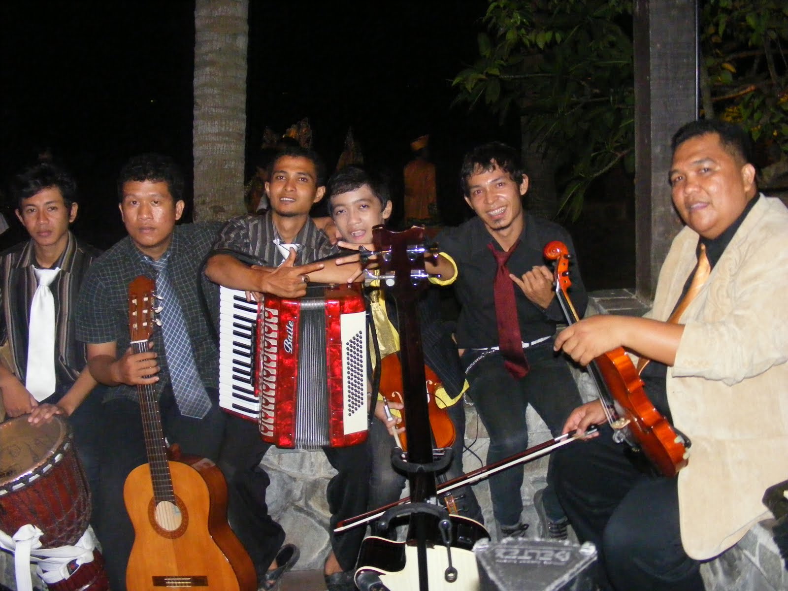 all around batam: Sewa Pemain Musik Akustik (Mini Chamber) di Batam