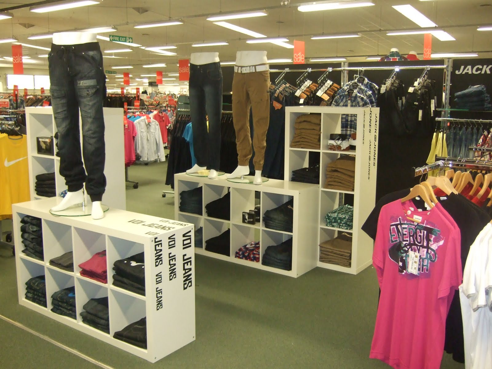 Leanne Laura: Visual Merchandising - Denim Display