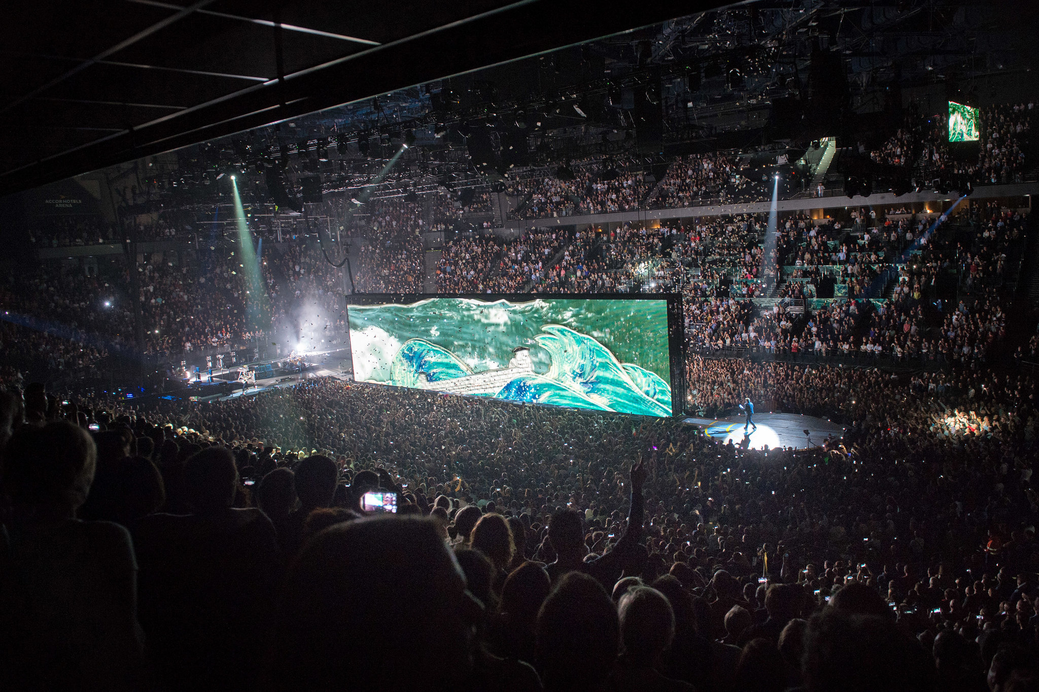 U2News: U2 ofrece Songs Of Experience a un mundo que está en llamas