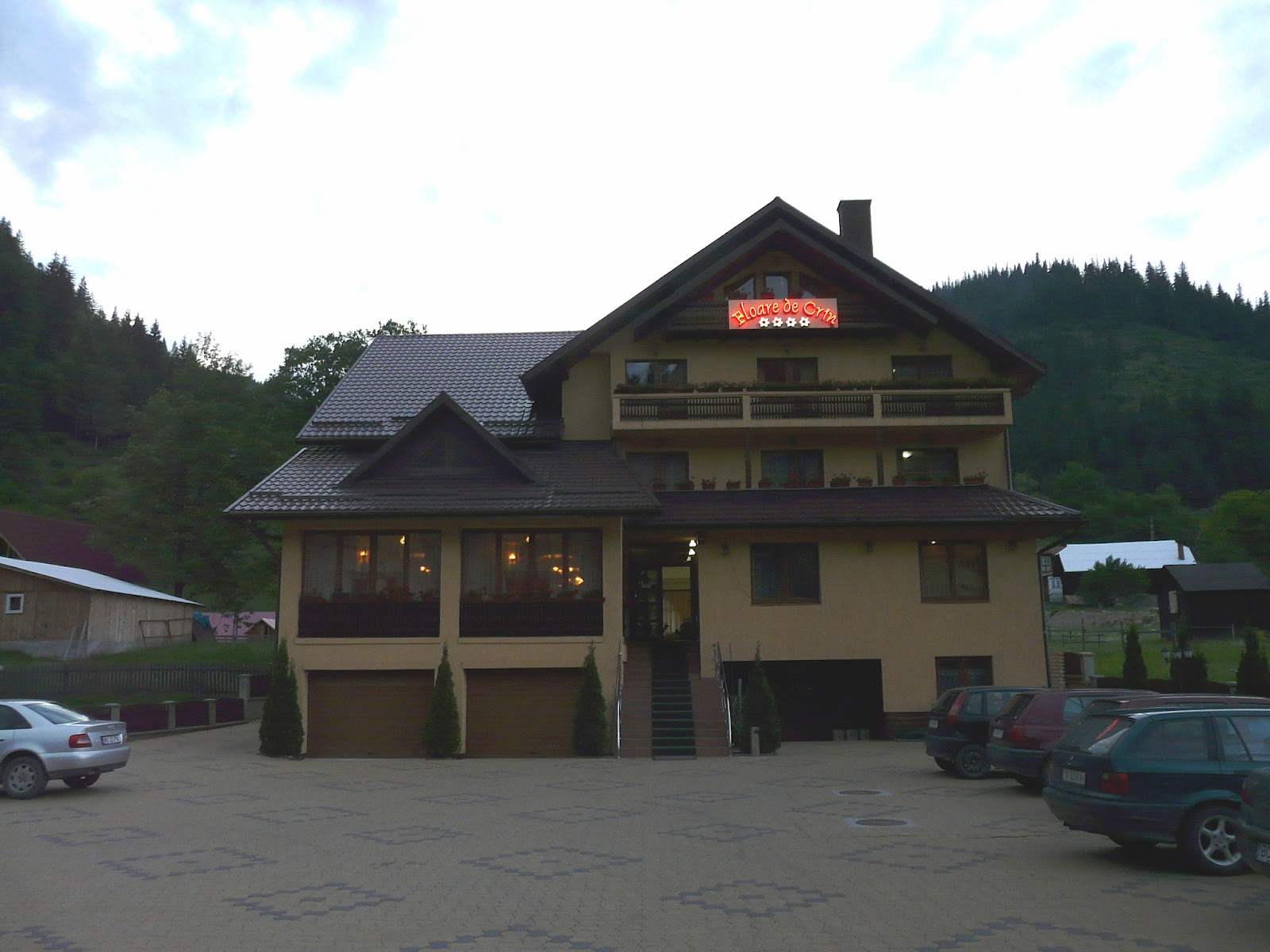 plecat de acasă: Pensiunea Floare de Crin- minunea turistică din Pojorâta