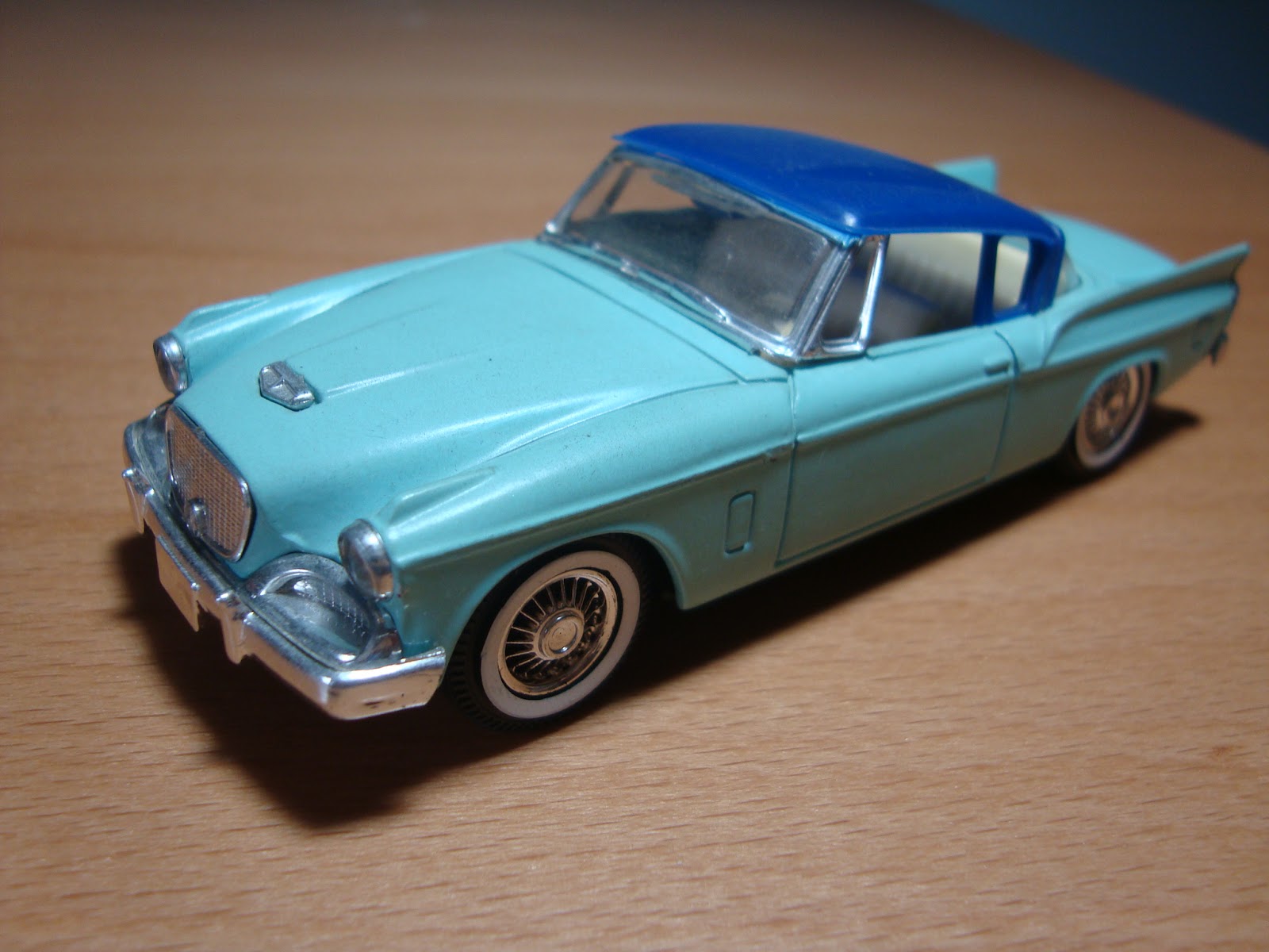 Oscar's Classic Model Cars Collection: 1957 Studebaker Silver Hawk