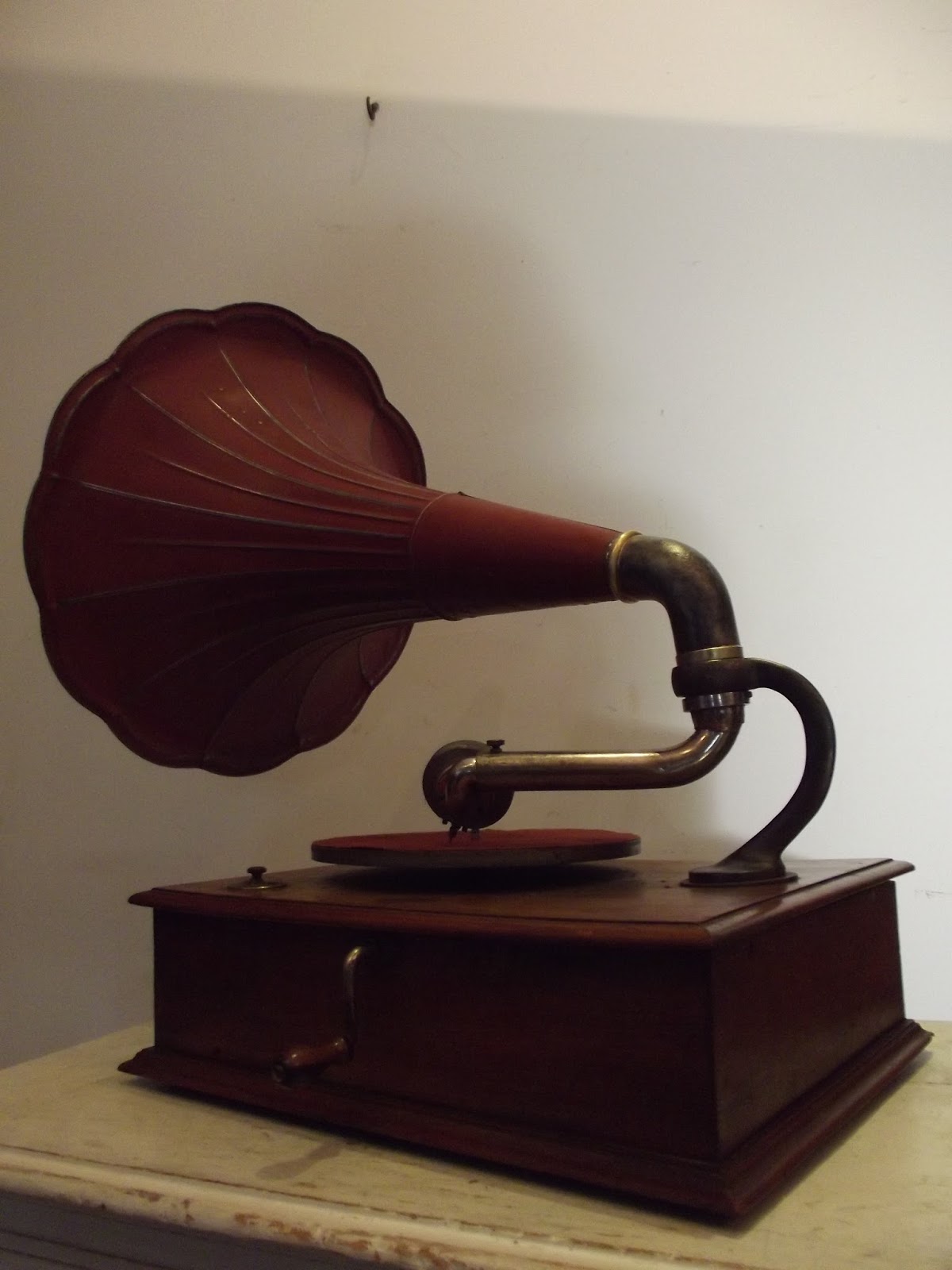 gramophone grand pavillon rouge Odéon Reproducteur et disques aiguille ...