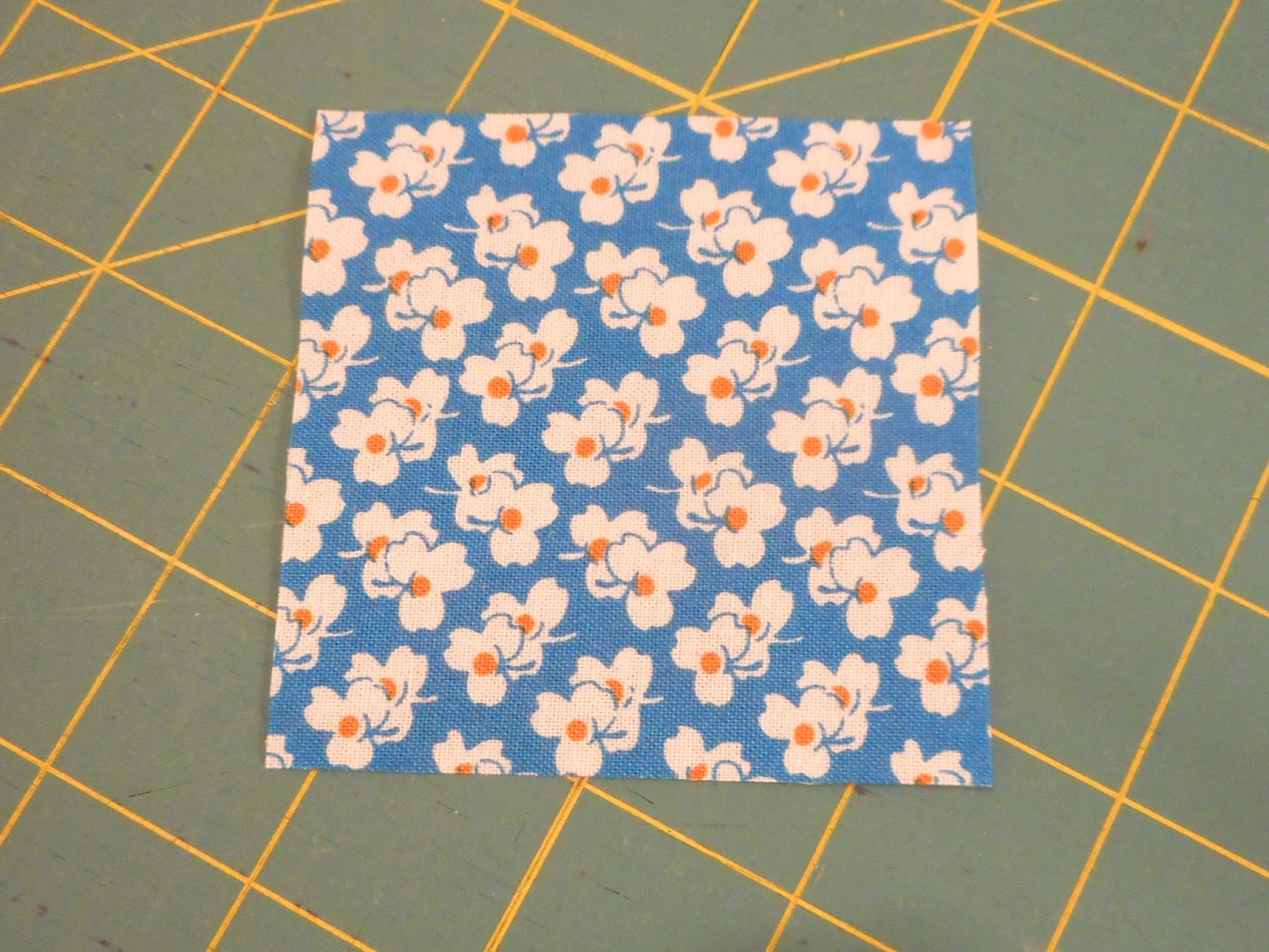 Pinkadot Quilts: Corner Triangle Tutorial