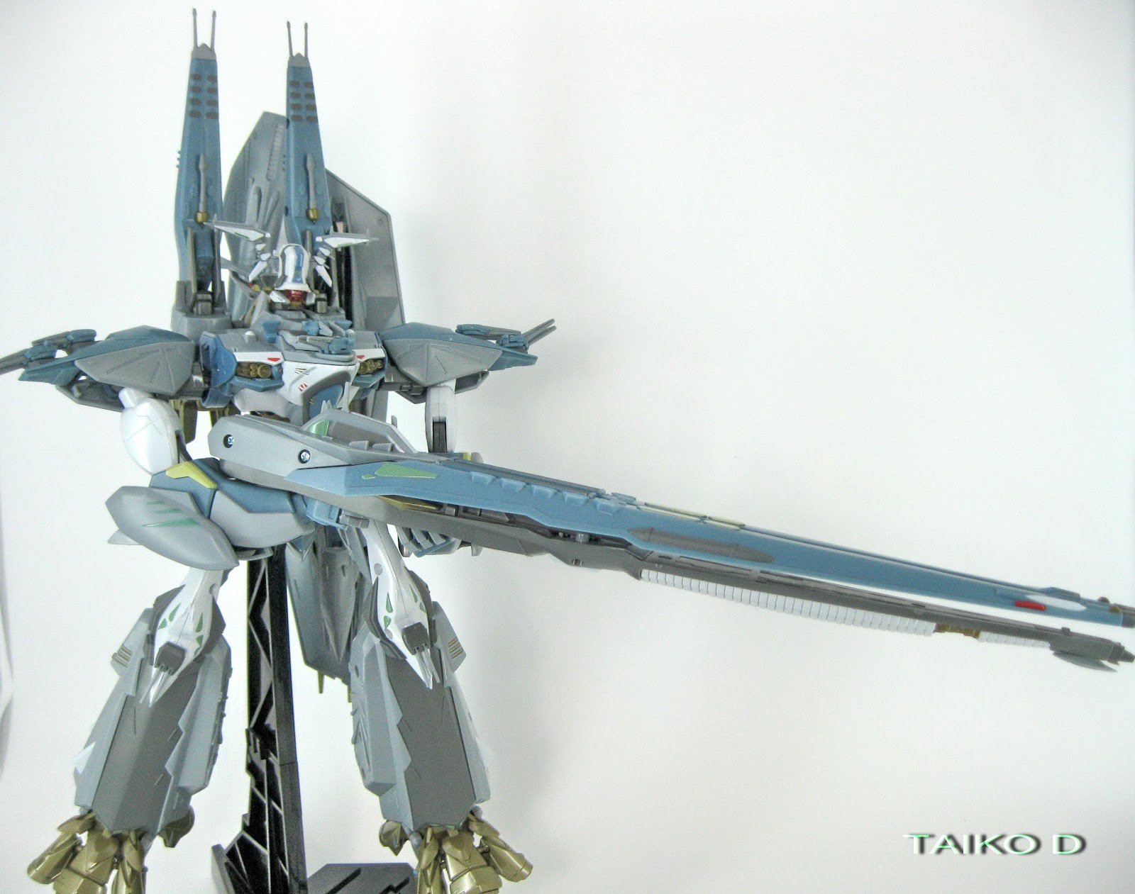 TOY ADDICT ZONE: MACROSS FRONTIER: DX MACROSS QUARTER..