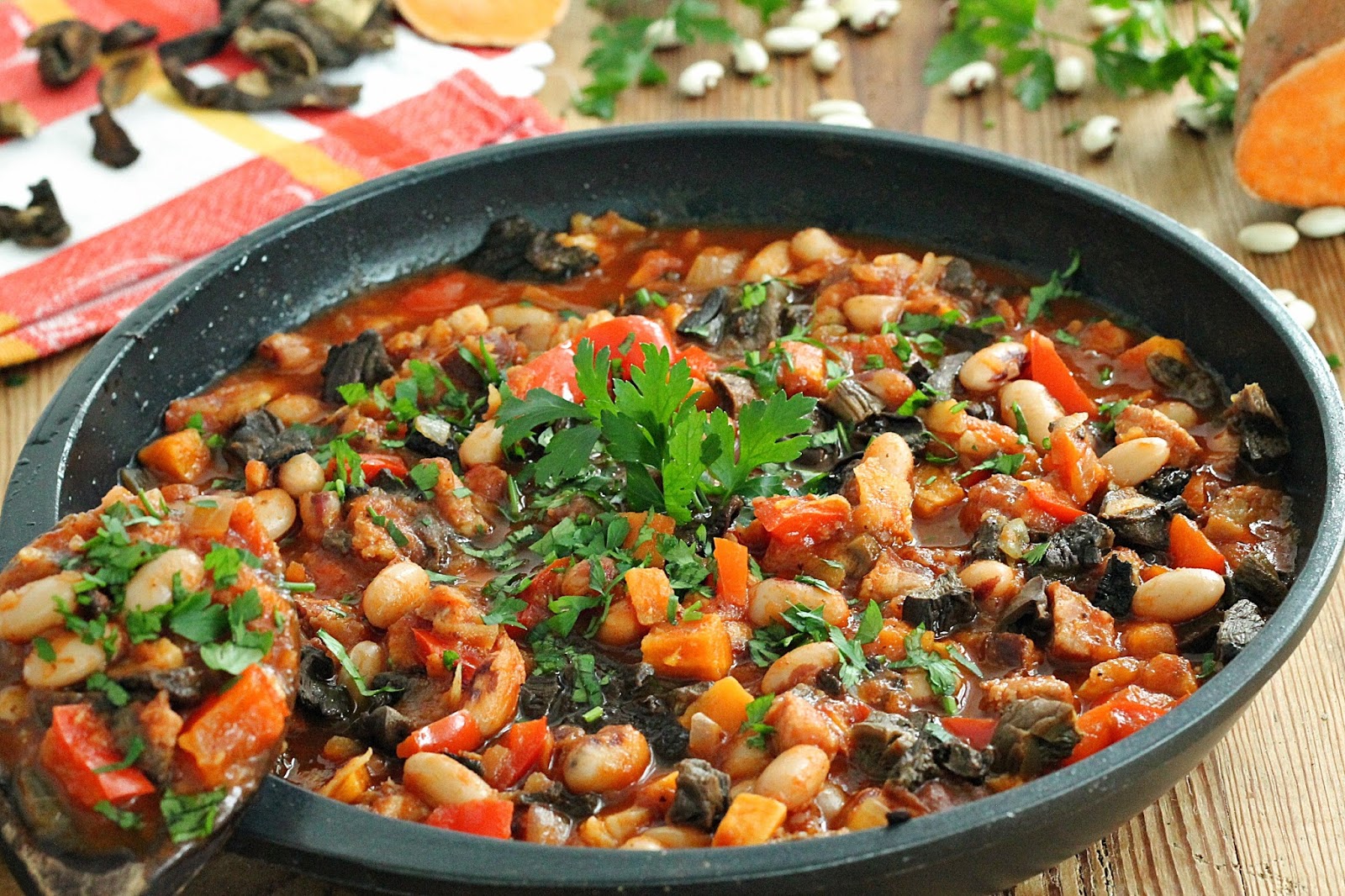 wesoła kuchnia: Fasolka po bretońsku z grzybami i batatem