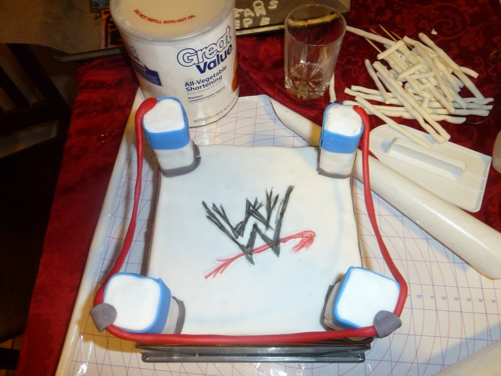 Diana's Cakes: WWE Cake (getting started)