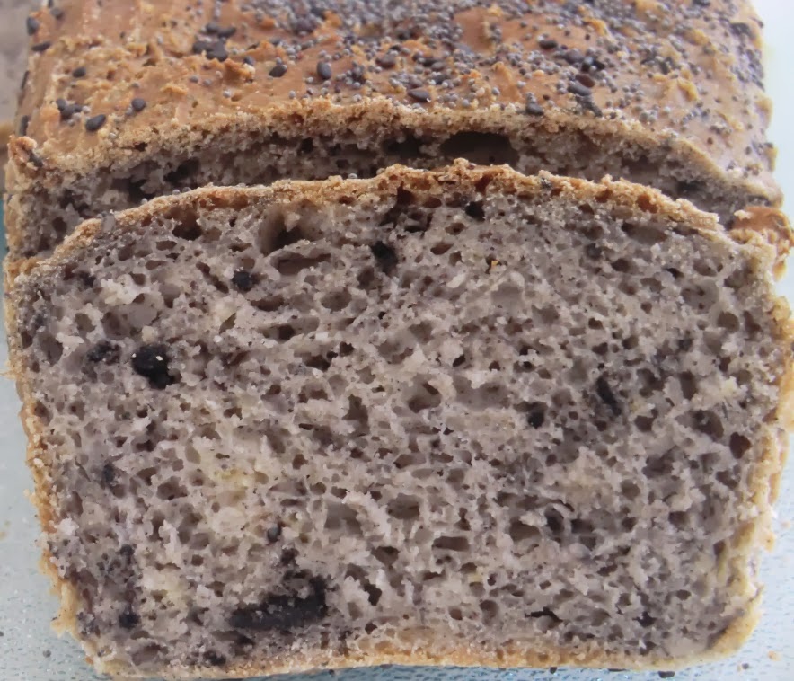 Pain au sésame noir et aux graines de sésame noir et pavot sans gluten ...