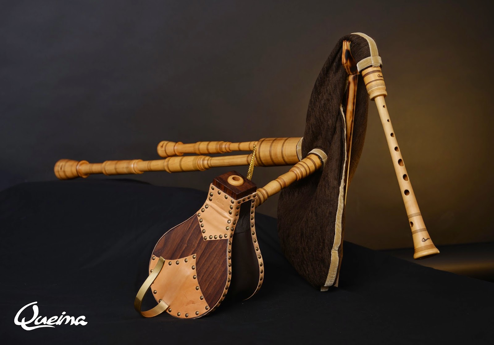 Instrumentos tradicionais: - Gaita de Estás