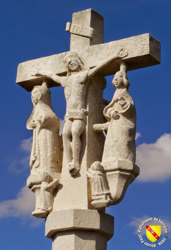 PATRIMOINE DE LORRAINE: RAINVILLE (88) - Croix-calvaire du cimetière