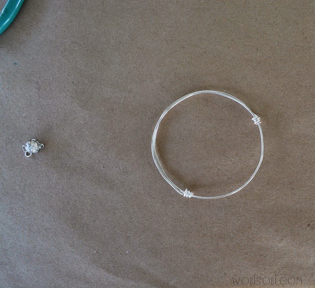 WobiSobi: Expandable Wire Bangle With Charm, DIY