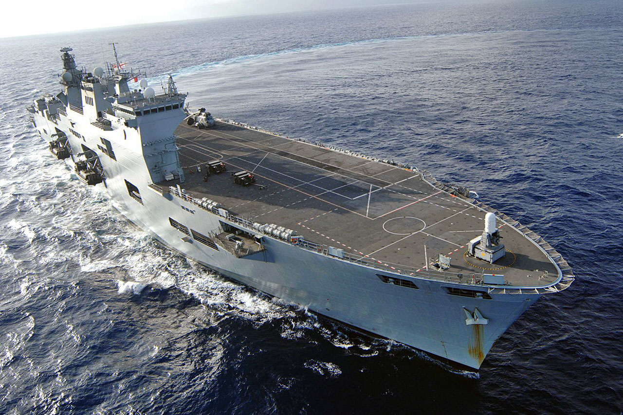 VEICULOS E ARMAMENTOS MILITARES: HMS OCEAN