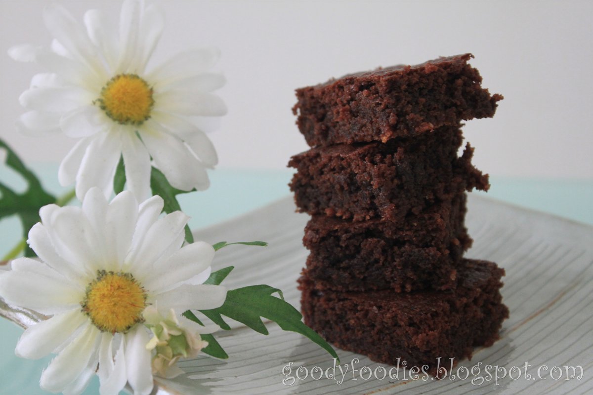 GoodyFoodies: I baked: Delia Smith's American Brownies