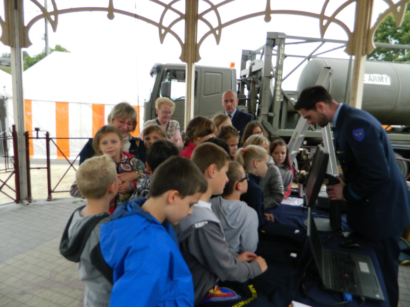 PARADE MILITAIRE: Jumelage CRC Glons et commune de Bassenge. - École ...