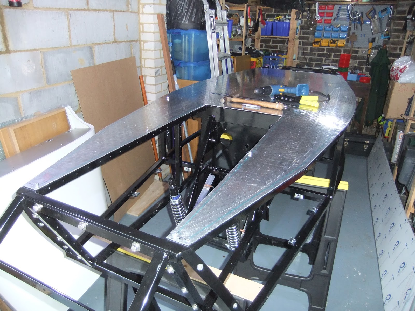 MAC'S REPLICA MORGAN 3 WHEELER BUILD: September 2013