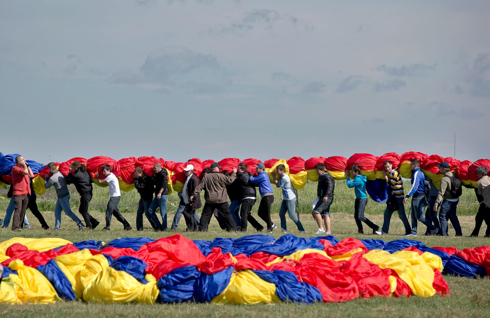Info Media : Romanian village unfurls largest flag in the world