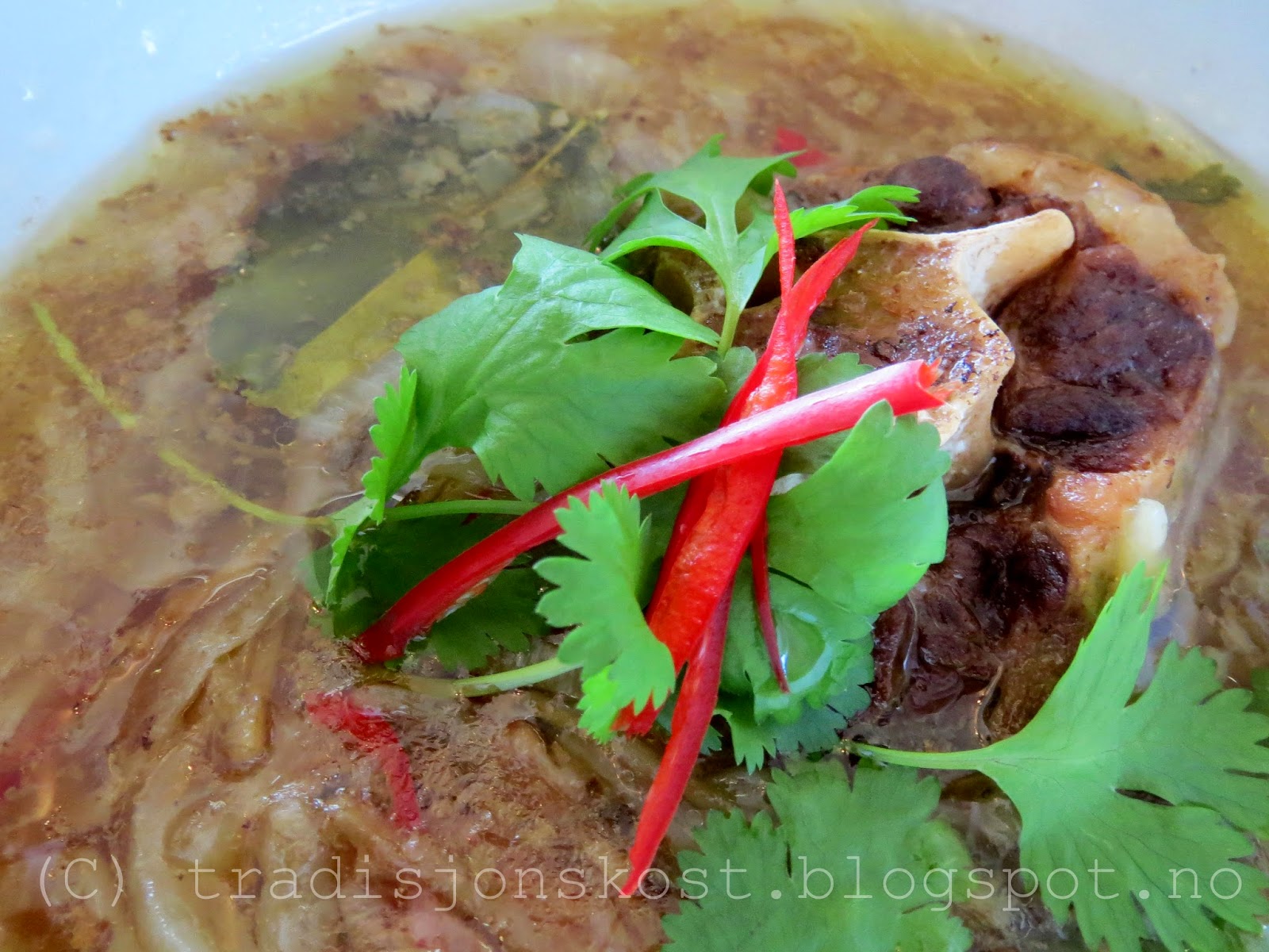 Tradisjonskost: Næringsrik Langtidskokt Kraftfull Oksehalesuppe med ...