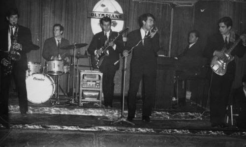 ΕΛΛΗΝΙΚΑ ΜΟΥΣΙΚΑ ΣΥΓΚΡΟΤΗΜΑΤΑ ΤΩΝ SIXTIES: Βιβλίο του Νίκου Σάρρου με ...