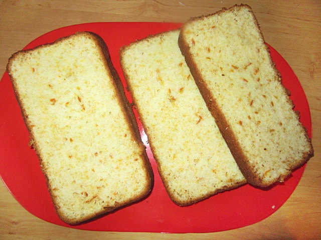 Cu Medi in bucatarie: Chec umplut cu gem de fructe de padure si ciocolata