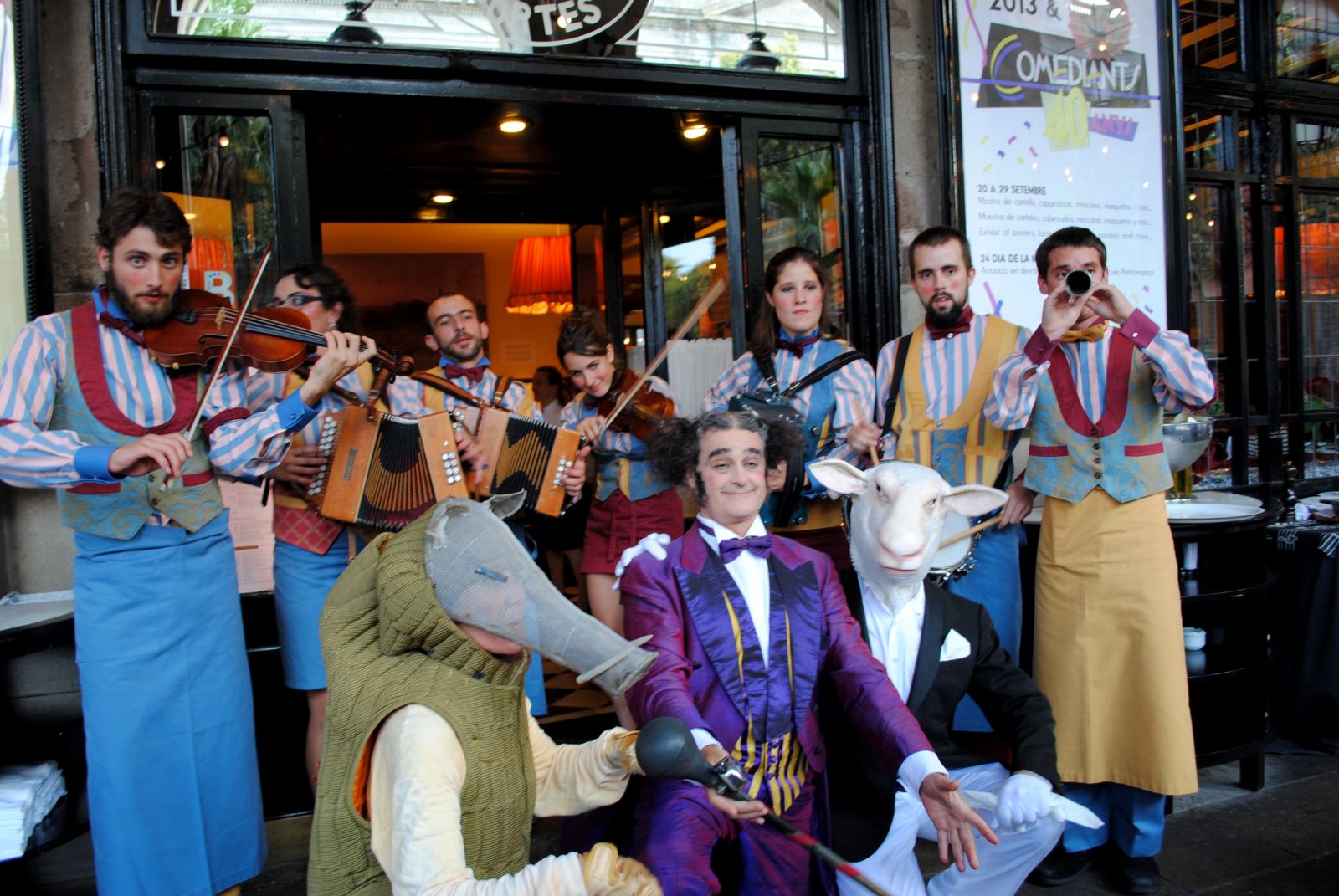 Els Comediants: 2. QUÈ ÉS COMEDIANTS