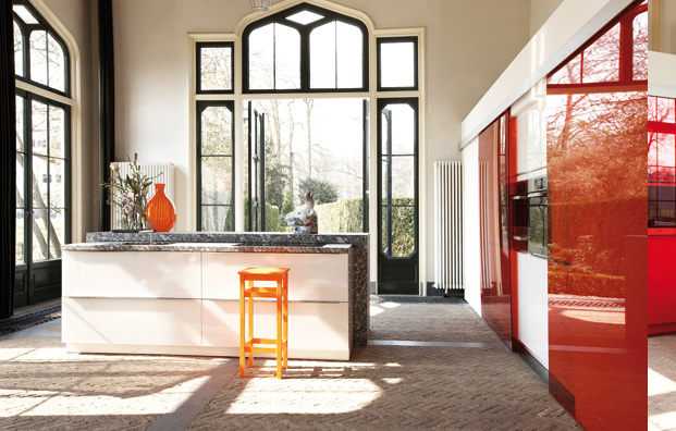 Peek-a-boo kitchen design | Home Design Kitchen