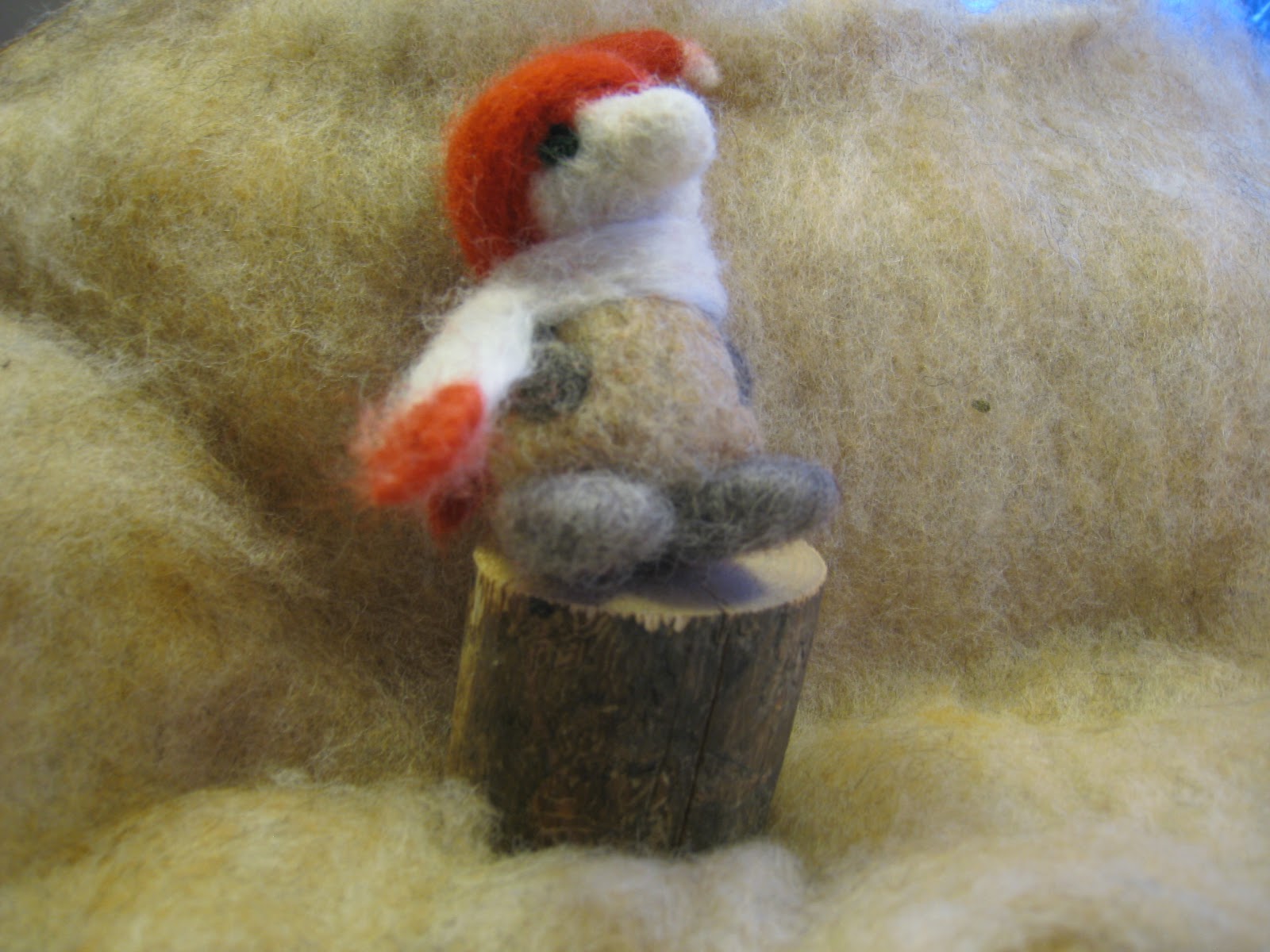 Aniliini: Tonttu askartelua