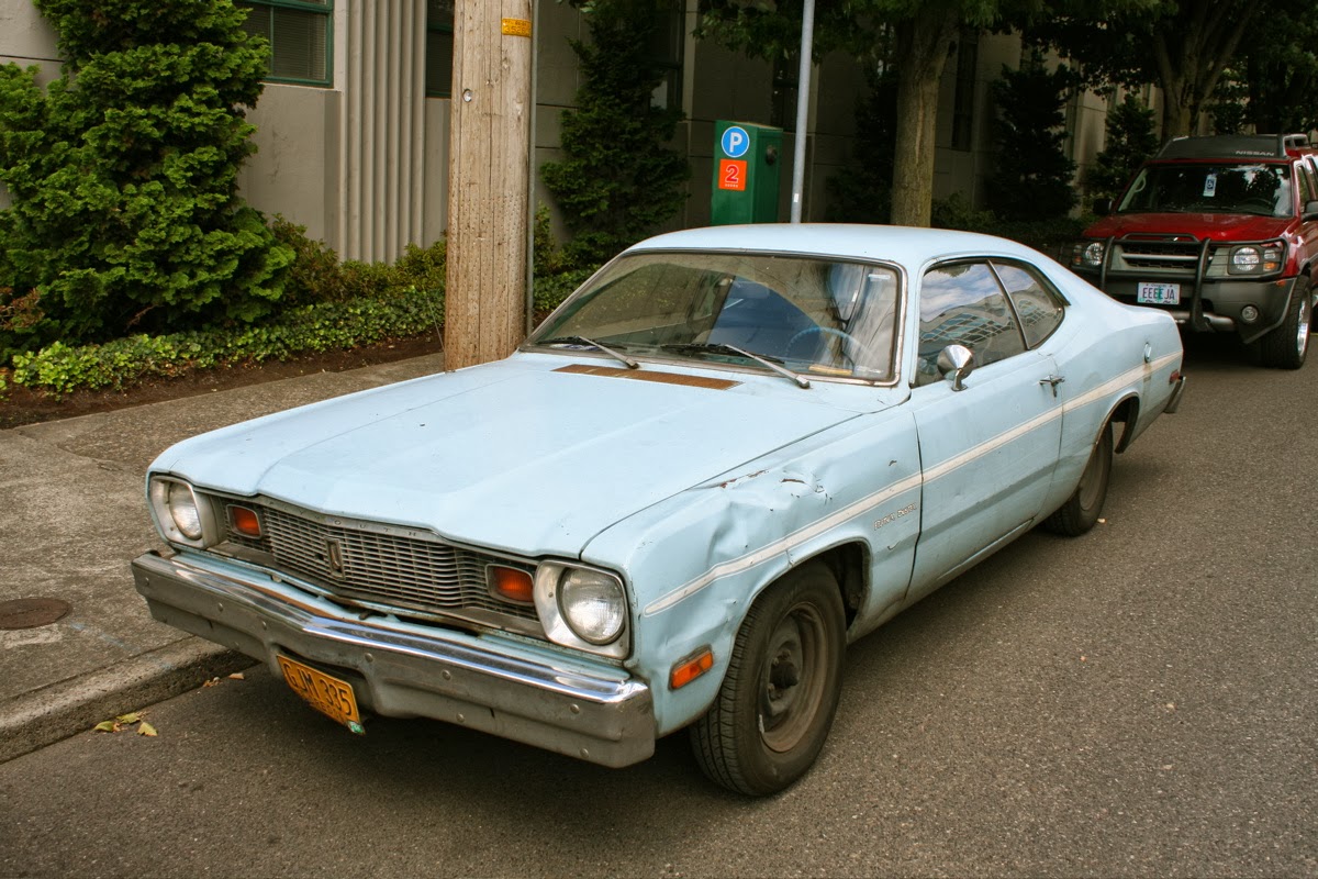 OLD PARKED CARS.: 1975 Plymouth Feather Duster.