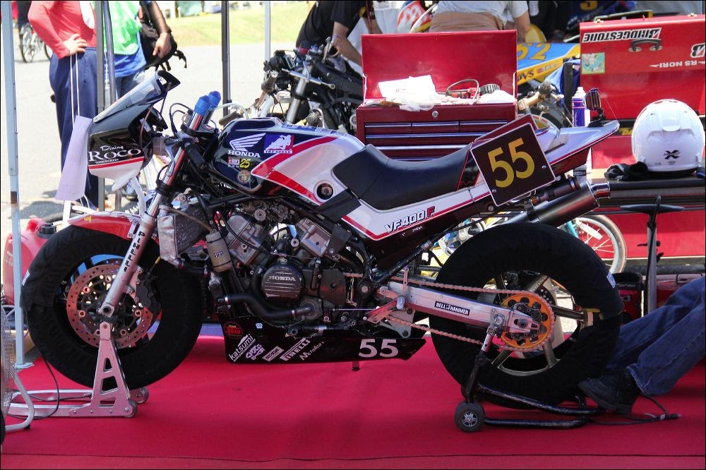 ROAD RIDER: HONDA VF400F TOT Racer